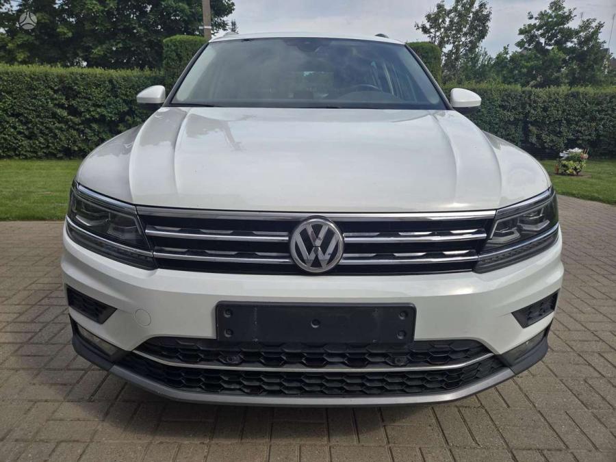 White Volkswagen Tiguan 2017 in Ukmerge, with an engine capacity of 1.97 L and mileage of 240 thousand km for 13950 €, photo 3 on AUTOMOTO.COM.LV