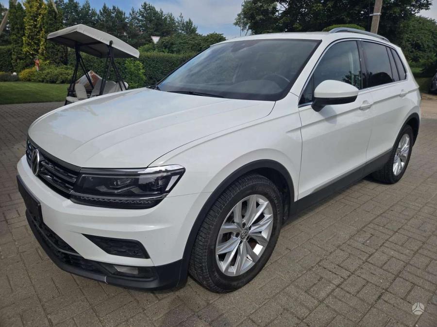 White Volkswagen Tiguan 2017 in Ukmerge, with an engine capacity of 1.97 L and mileage of 240 thousand km for 13950 €, photo 4 on AUTOMOTO.COM.LV