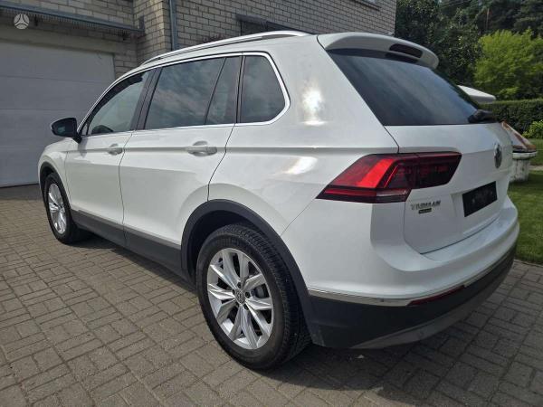 White Volkswagen Tiguan 2017 in Ukmerge, with an engine capacity of 1.97 L and mileage of 240 thousand km for 13950 €, photo 6 on AUTOMOTO.COM.LV
