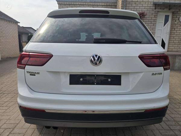 White Volkswagen Tiguan 2017 in Ukmerge, with an engine capacity of 1.97 L and mileage of 240 thousand km for 13950 €, photo 7 on AUTOMOTO.COM.LV