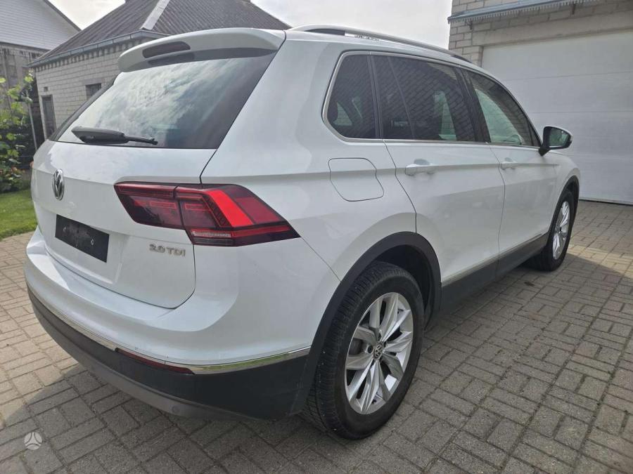 White Volkswagen Tiguan 2017 in Ukmerge, with an engine capacity of 1.97 L and mileage of 240 thousand km for 13950 €, photo 8 on AUTOMOTO.COM.LV