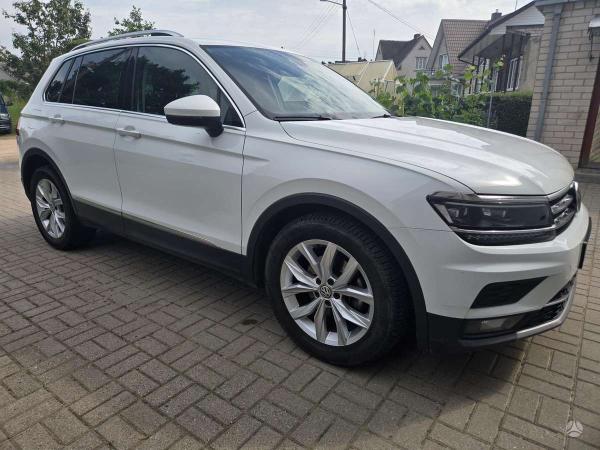 White Volkswagen Tiguan 2017 in Ukmerge, with an engine capacity of 1.97 L and mileage of 240 thousand km for 13950 €, photo 10 on AUTOMOTO.COM.LV