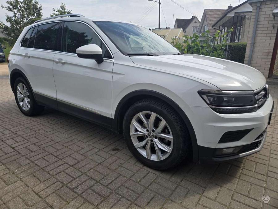 White Volkswagen Tiguan 2017 in Ukmerge, with an engine capacity of 1.97 L and mileage of 240 thousand km for 13950 €, photo 10 on AUTOMOTO.COM.LV