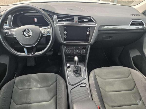 White Volkswagen Tiguan 2017 in Ukmerge, with an engine capacity of 1.97 L and mileage of 240 thousand km for 13950 €, photo 11 on AUTOMOTO.COM.LV