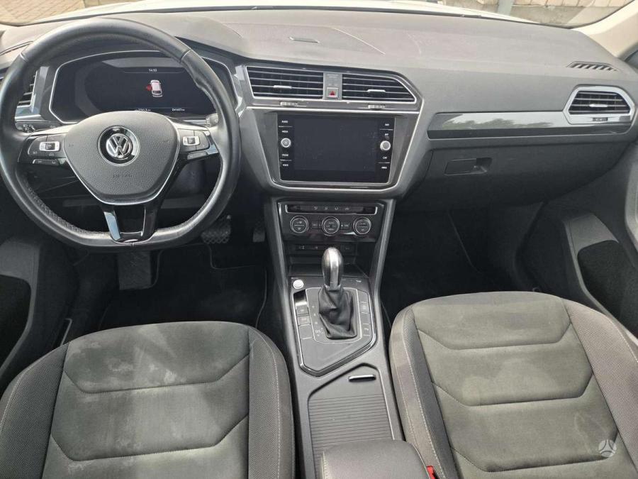 White Volkswagen Tiguan 2017 in Ukmerge, with an engine capacity of 1.97 L and mileage of 240 thousand km for 13950 €, photo 11 on AUTOMOTO.COM.LV