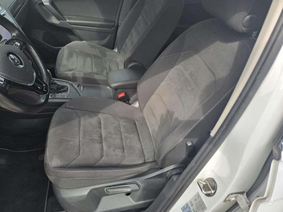 White Volkswagen Tiguan 2017 in Ukmerge, with an engine capacity of 1.97 L and mileage of 240 thousand km for 13950 €, photo 12 on AUTOMOTO.COM.LV