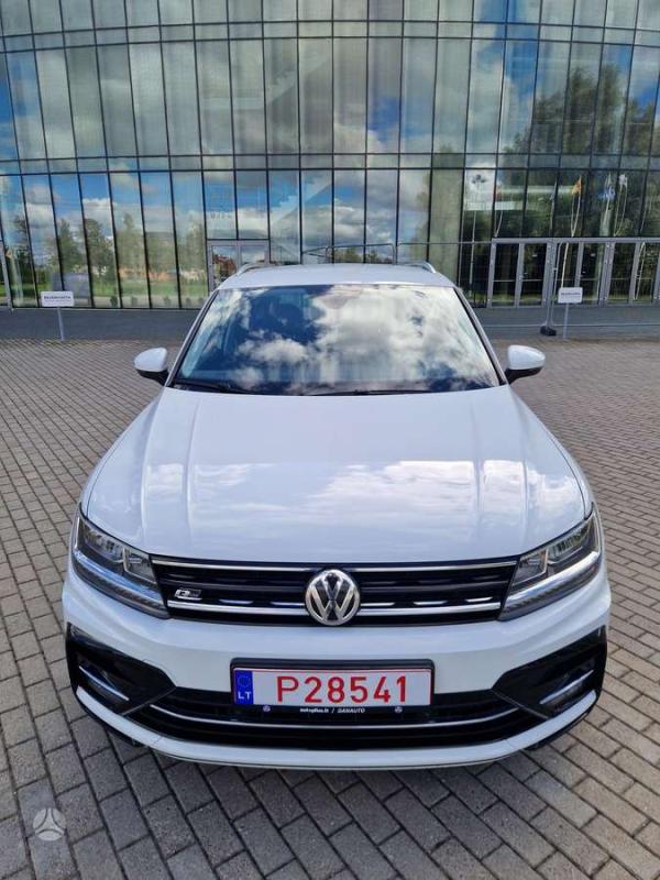 White Volkswagen Tiguan 2017 in Siauliai, with an engine capacity of 1.97 L and mileage of 277 thousand km for 16750 €, photo 5 on AUTOMOTO.COM.LV
