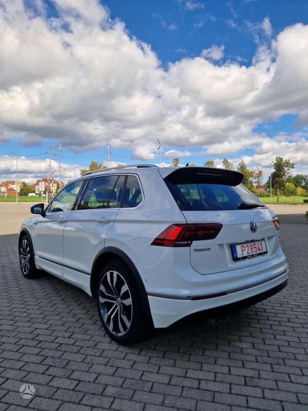 White Volkswagen Tiguan 2017 in Siauliai, with an engine capacity of 1.97 L and mileage of 277 thousand km for 16750 €, photo 9 on AUTOMOTO.COM.LV