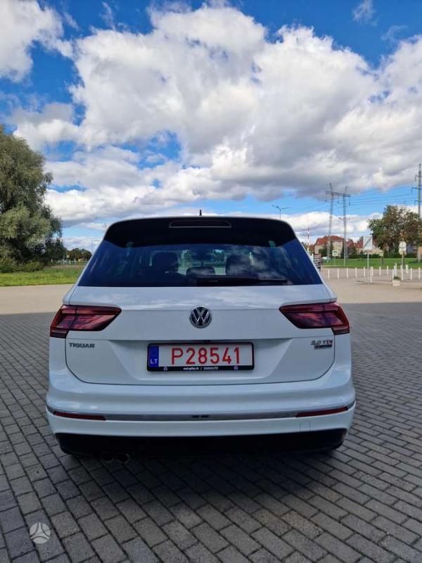 White Volkswagen Tiguan 2017 in Siauliai, with an engine capacity of 1.97 L and mileage of 277 thousand km for 16750 €, photo 10 on AUTOMOTO.COM.LV