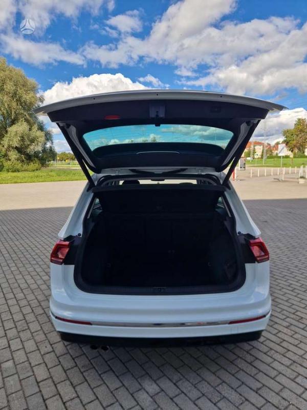 White Volkswagen Tiguan 2017 in Siauliai, with an engine capacity of 1.97 L and mileage of 277 thousand km for 16750 €, photo 11 on AUTOMOTO.COM.LV