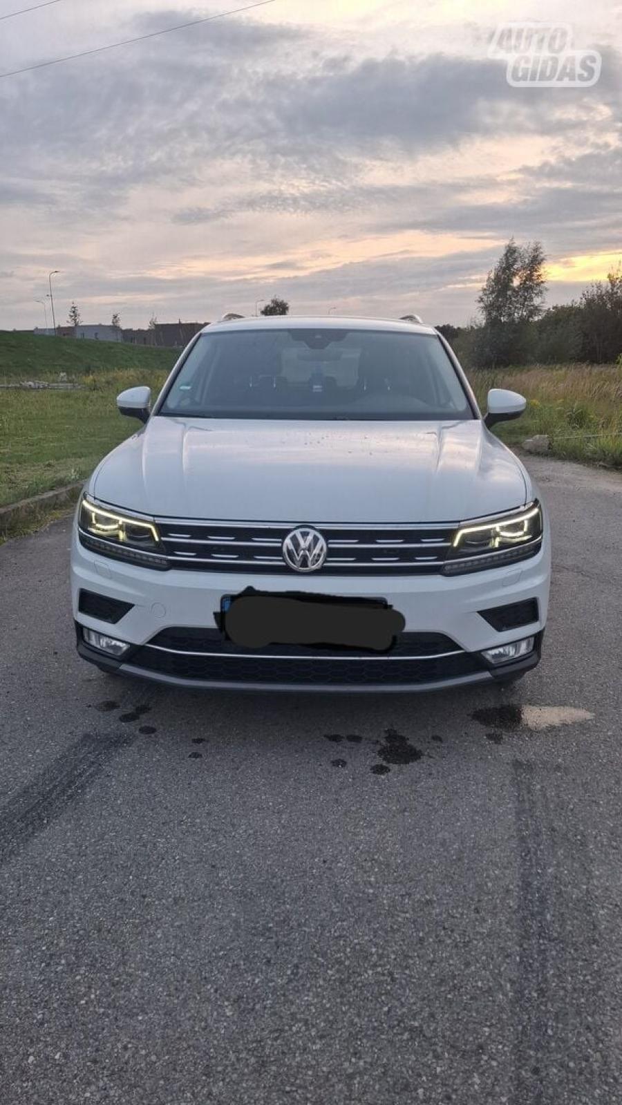 White Volkswagen Tiguan 2017 in Vilnius, with an engine capacity of 2.00 L and mileage of 500 thousand km for 8500 €, photo 3 on AUTOMOTO.COM.LV