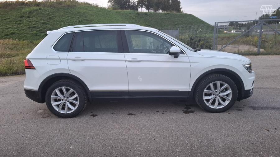 White Volkswagen Tiguan 2017 in Vilnius, with an engine capacity of 2.00 L and mileage of 500 thousand km for 8500 €, photo 5 on AUTOMOTO.COM.LV
