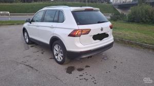 White Volkswagen Tiguan 2017 in Vilnius, with an engine capacity of 2.00 L and mileage of 500 thousand km for 8500 €, photo 8 on AUTOMOTO.COM.LV
