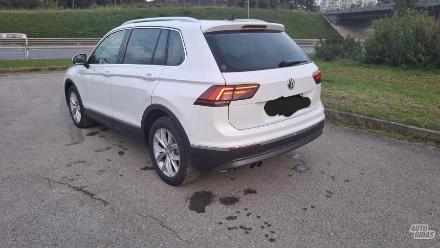 White Volkswagen Tiguan 2017 in Vilnius, with an engine capacity of 2.00 L and mileage of 500 thousand km for 8500 €, photo 8 on AUTOMOTO.COM.LV