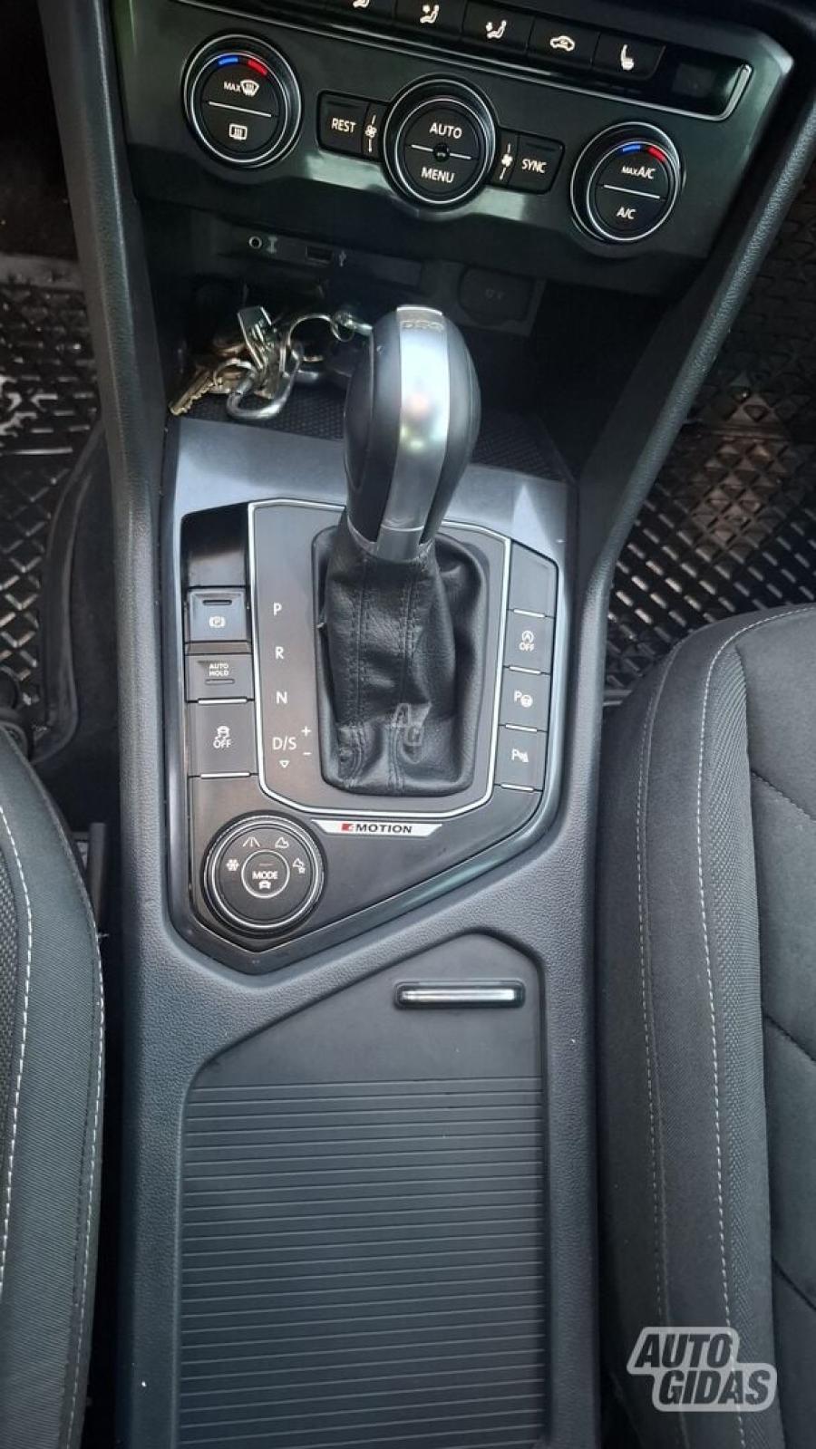 White Volkswagen Tiguan 2017 in Vilnius, with an engine capacity of 2.00 L and mileage of 500 thousand km for 8500 €, photo 13 on AUTOMOTO.COM.LV