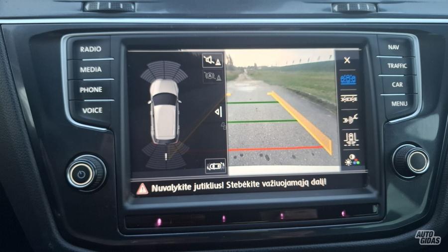 White Volkswagen Tiguan 2017 in Vilnius, with an engine capacity of 2.00 L and mileage of 500 thousand km for 8500 €, photo 16 on AUTOMOTO.COM.LV