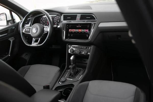 Volkswagen Tiguan 2017 in Tukums on AUTOMOTO.COM.LV White Volkswagen Tiguan 2017 in Tukums, with an engine capacity of 2.00 L and mileage of 225 thousand km for 17990 β¬, photo 6 on AUTOMOTO.COM.LV