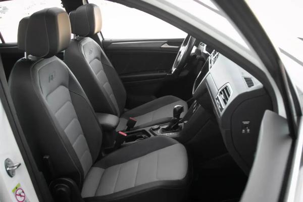 Volkswagen Tiguan 2017 in Tukums on AUTOMOTO.COM.LV White Volkswagen Tiguan 2017 in Tukums, with an engine capacity of 2.00 L and mileage of 225 thousand km for 17990 β¬, photo 7 on AUTOMOTO.COM.LV