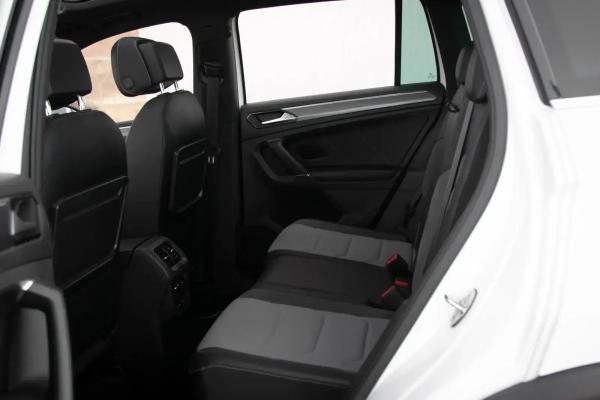 Volkswagen Tiguan 2017 in Tukums on AUTOMOTO.COM.LV White Volkswagen Tiguan 2017 in Tukums, with an engine capacity of 2.00 L and mileage of 225 thousand km for 17990 β¬, photo 11 on AUTOMOTO.COM.LV