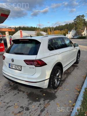 White Volkswagen Tiguan 2017 in Riga, with an engine capacity of 2.00 L and mileage of 264 thousand km for 16500 €, photo 4 on AUTOMOTO.COM.LV