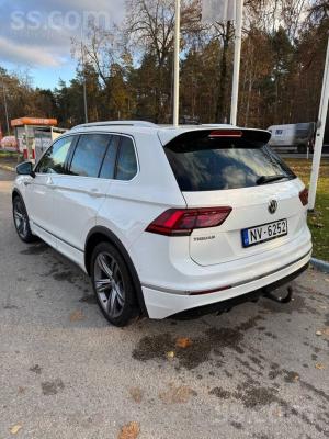White Volkswagen Tiguan 2017 in Riga, with an engine capacity of 2.00 L and mileage of 264 thousand km for 16500 €, photo 5 on AUTOMOTO.COM.LV