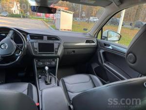 White Volkswagen Tiguan 2017 in Riga, with an engine capacity of 2.00 L and mileage of 264 thousand km for 16500 €, photo 7 on AUTOMOTO.COM.LV