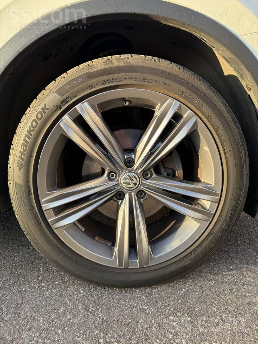 White Volkswagen Tiguan 2017 in Riga, with an engine capacity of 2.00 L and mileage of 264 thousand km for 16500 €, photo 8 on AUTOMOTO.COM.LV