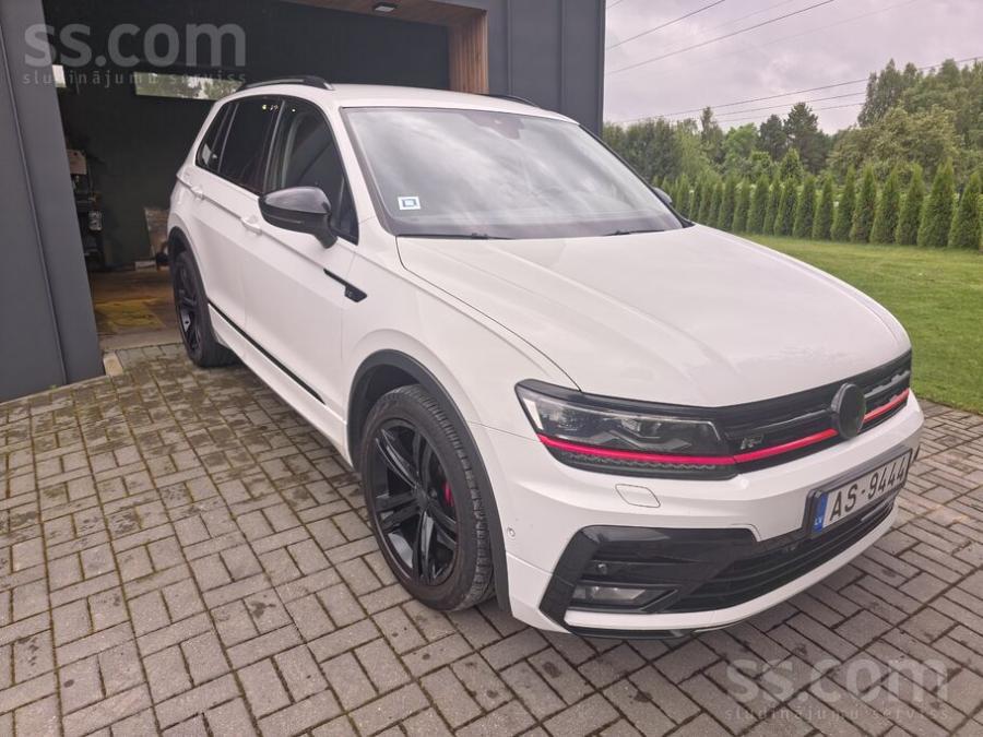 White Volkswagen Tiguan 2018 in Riga, with an engine capacity of 2.00 L and mileage of 190 thousand km for 22200 €, photo 2 on AUTOMOTO.COM.LV