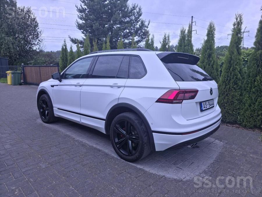 White Volkswagen Tiguan 2018 in Riga, with an engine capacity of 2.00 L and mileage of 190 thousand km for 22200 €, photo 3 on AUTOMOTO.COM.LV