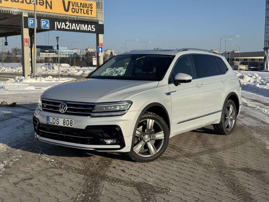 White Volkswagen Tiguan 2018 in Vilnius, with an engine capacity of 1.98 L and mileage of 178 thousand km for 16900 €, photo 1 on AUTOMOTO.COM.LV