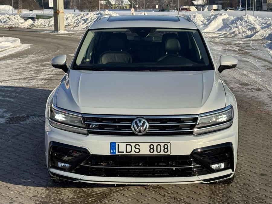 White Volkswagen Tiguan 2018 in Vilnius, with an engine capacity of 1.98 L and mileage of 178 thousand km for 16900 €, photo 7 on AUTOMOTO.COM.LV