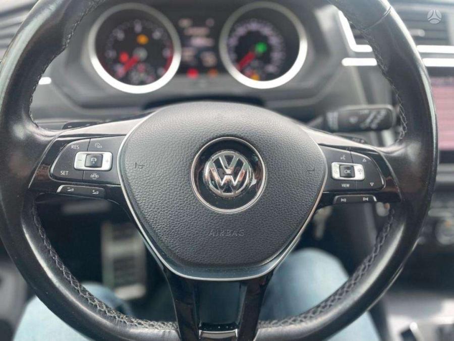 White Volkswagen Tiguan 2018 in Vilnius, with an engine capacity of 1.97 L and mileage of 201 thousand km for 18500 €, photo 3 on AUTOMOTO.COM.LV