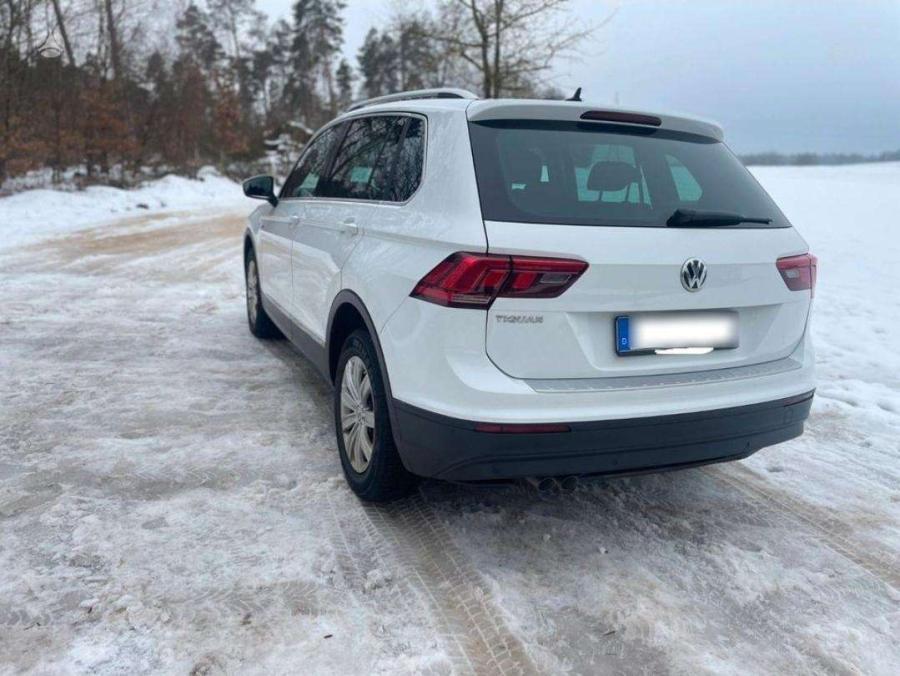 White Volkswagen Tiguan 2018 in Vilnius, with an engine capacity of 1.97 L and mileage of 201 thousand km for 18500 €, photo 4 on AUTOMOTO.COM.LV