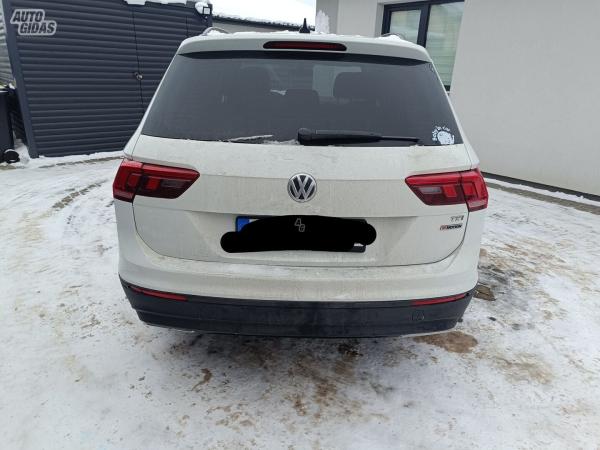 White Volkswagen Tiguan 2018 in Klaipeda, with an engine capacity of 2.00 L and mileage of 250 thousand km for 7700 €, photo 3 on AUTOMOTO.COM.LV