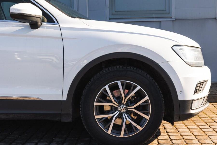 White Volkswagen Tiguan 2018 in Ventspils, with an engine capacity of 1.40 L and mileage of 148 thousand km for 17100 €, photo 9 on AUTOMOTO.COM.LV