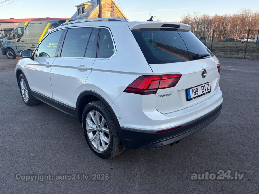 White Volkswagen Tiguan 2018 in Tallinn, with an engine capacity of 2.00 L and mileage of 115 thousand km for 18500 €, photo 7 on AUTOMOTO.COM.LV