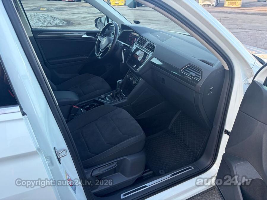 White Volkswagen Tiguan 2018 in Tallinn, with an engine capacity of 2.00 L and mileage of 115 thousand km for 18500 €, photo 10 on AUTOMOTO.COM.LV
