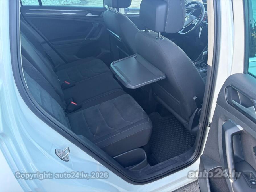 White Volkswagen Tiguan 2018 in Tallinn, with an engine capacity of 2.00 L and mileage of 115 thousand km for 18500 €, photo 11 on AUTOMOTO.COM.LV