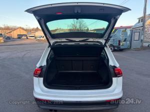White Volkswagen Tiguan 2018 in Tallinn, with an engine capacity of 2.00 L and mileage of 115 thousand km for 18500 €, photo 12 on AUTOMOTO.COM.LV