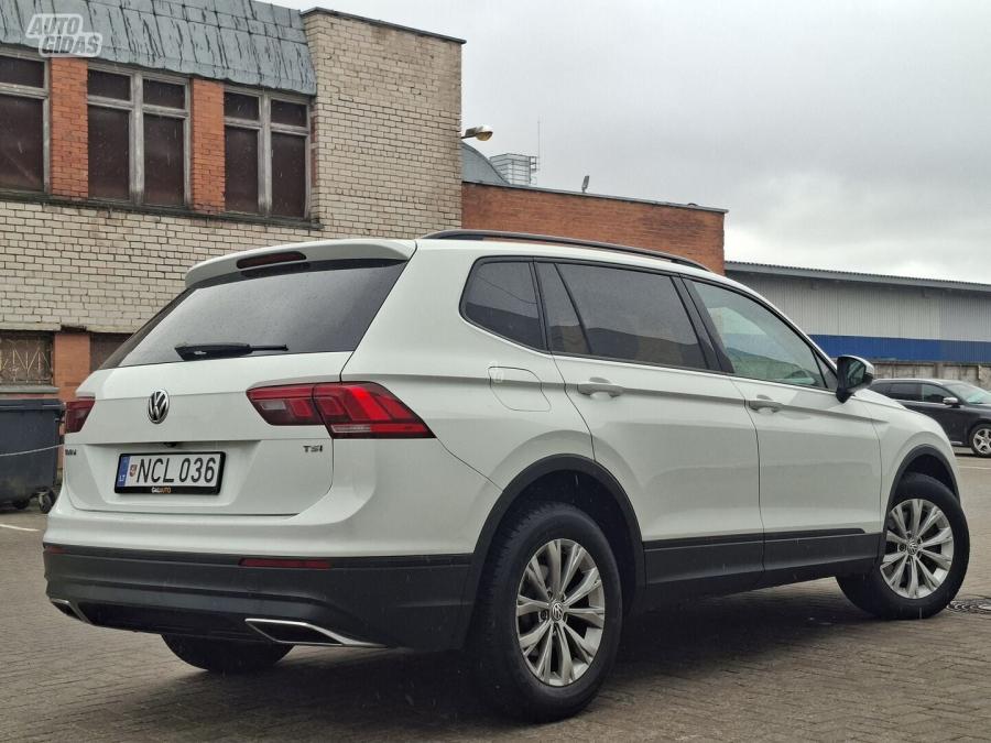 White Volkswagen Tiguan 2018 in Silute, with an engine capacity of 2.00 L and mileage of 132 thousand km for 9999 €, photo 5 on AUTOMOTO.COM.LV