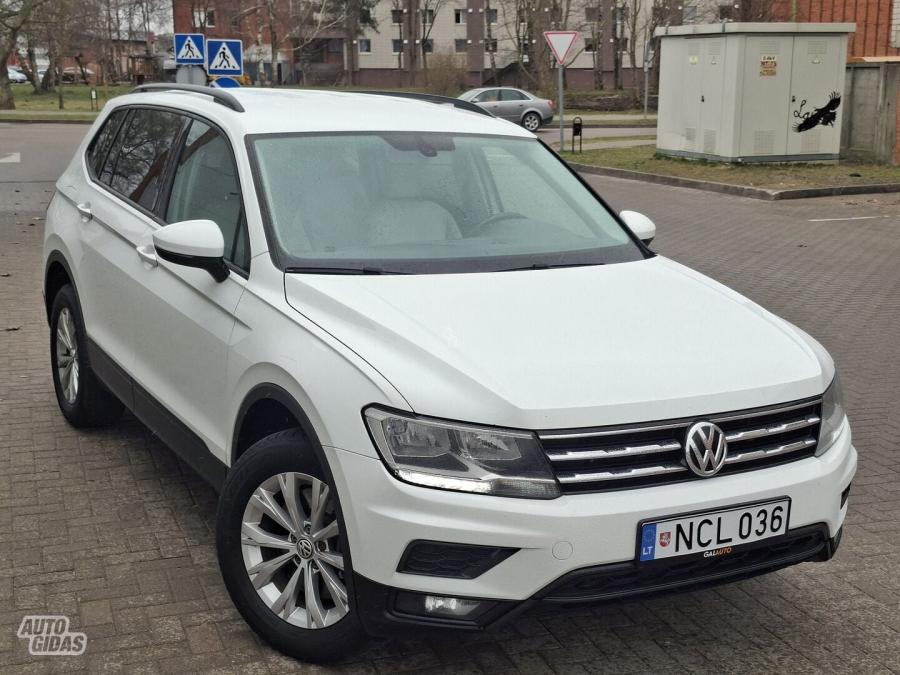 White Volkswagen Tiguan 2018 in Silute, with an engine capacity of 2.00 L and mileage of 132 thousand km for 9999 €, photo 8 on AUTOMOTO.COM.LV