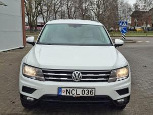 White Volkswagen Tiguan 2018 in Silute, with an engine capacity of 2.00 L and mileage of 132 thousand km for 9999 €, photo 10 on AUTOMOTO.COM.LV