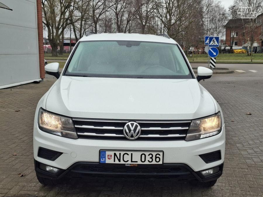 White Volkswagen Tiguan 2018 in Silute, with an engine capacity of 2.00 L and mileage of 132 thousand km for 9999 €, photo 10 on AUTOMOTO.COM.LV