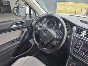 White Volkswagen Tiguan 2018 in Silute, with an engine capacity of 2.00 L and mileage of 132 thousand km for 9999 €, photo 19 on AUTOMOTO.COM.LV