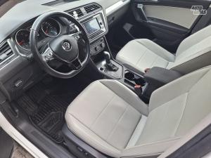 White Volkswagen Tiguan 2018 in Silute, with an engine capacity of 2.00 L and mileage of 132 thousand km for 9999 €, photo 20 on AUTOMOTO.COM.LV