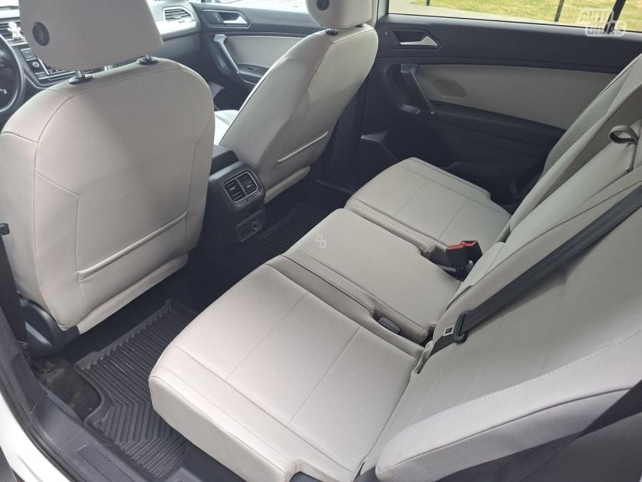 White Volkswagen Tiguan 2018 in Silute, with an engine capacity of 2.00 L and mileage of 132 thousand km for 9999 €, photo 21 on AUTOMOTO.COM.LV