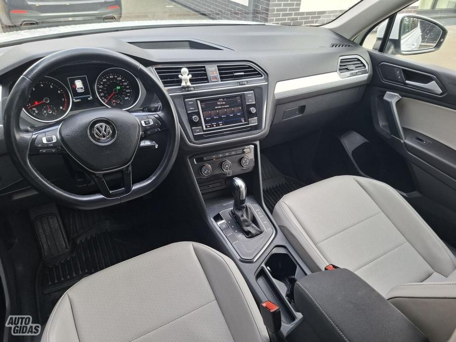 White Volkswagen Tiguan 2018 in Silute, with an engine capacity of 2.00 L and mileage of 132 thousand km for 9999 €, photo 22 on AUTOMOTO.COM.LV