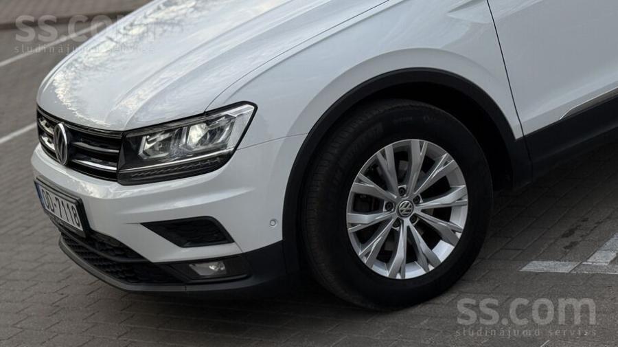White Volkswagen Tiguan 2018 in Jurmala, with an engine capacity of 2.00 L and mileage of 0 thousand km for 14950 €, photo 8 on AUTOMOTO.COM.LV
