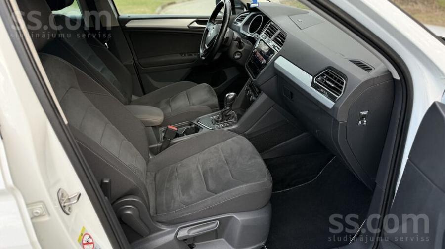 White Volkswagen Tiguan 2018 in Jurmala, with an engine capacity of 2.00 L and mileage of 0 thousand km for 14950 €, photo 18 on AUTOMOTO.COM.LV
