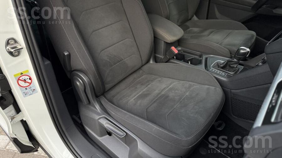White Volkswagen Tiguan 2018 in Jurmala, with an engine capacity of 2.00 L and mileage of 0 thousand km for 14950 €, photo 19 on AUTOMOTO.COM.LV